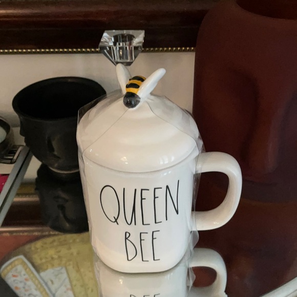 Rae Dunn | Kitchen | Rae Dunn Queen Bee Mug With Topper | Poshmark